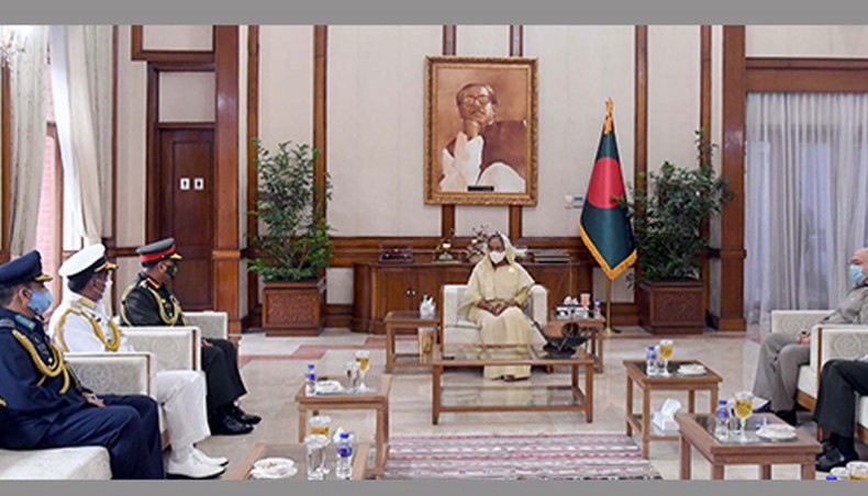 New Age | Chiefs of three services meet prime minister