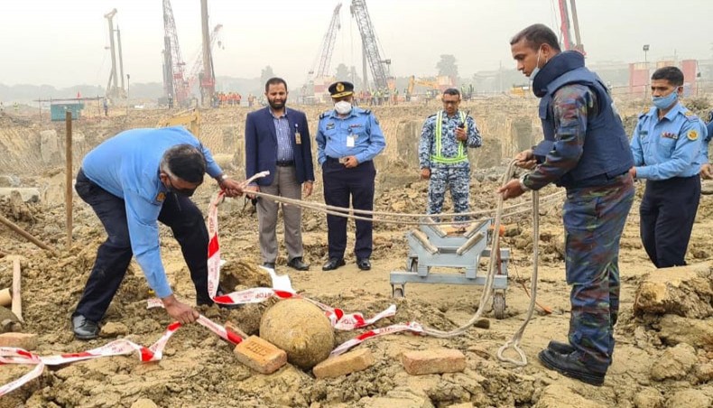 New Age | ‘1971 bomb’ weighing 250kg found in Dhaka airport area