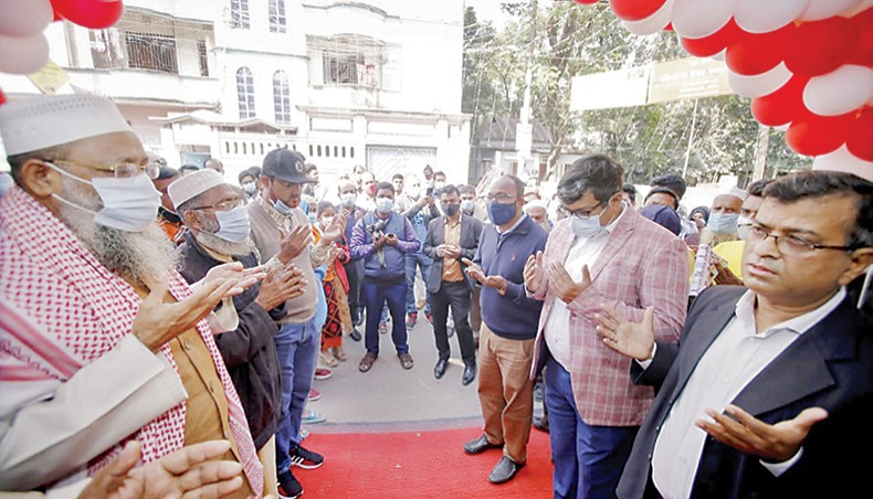 New Age | Shwapno opens outlet in Barishal