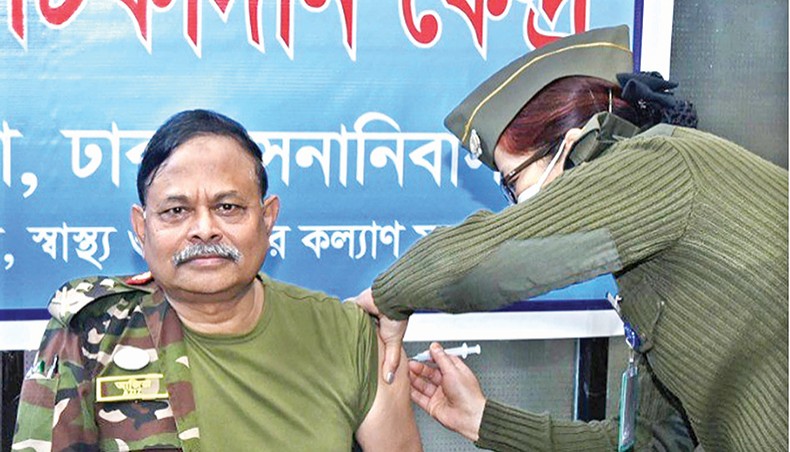 New Age | Army chief Gen Aziz takes COVID-19 vaccine
