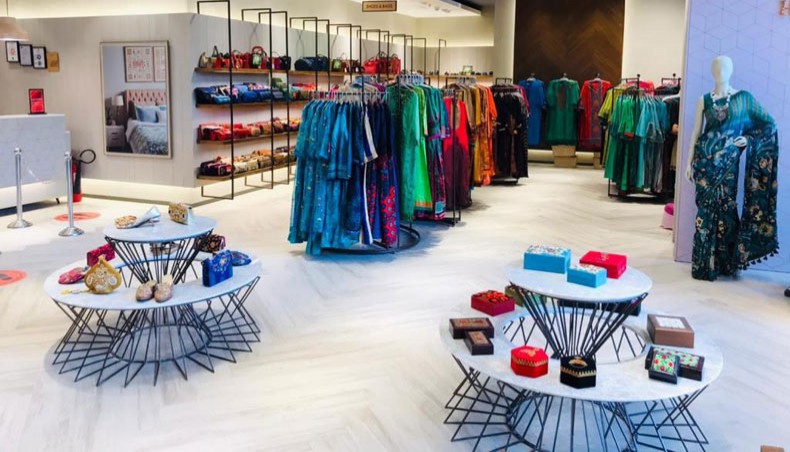 New Age | Aarong opens 2 new outlets in Banani and Rangpur