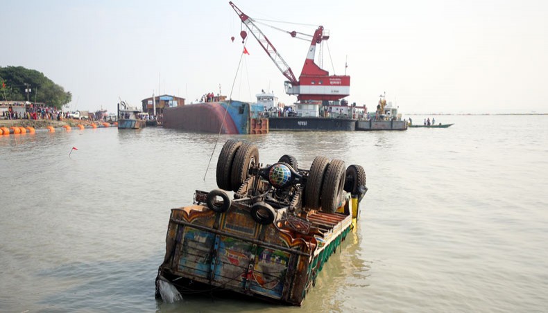 Sunken ferry not salvaged yet