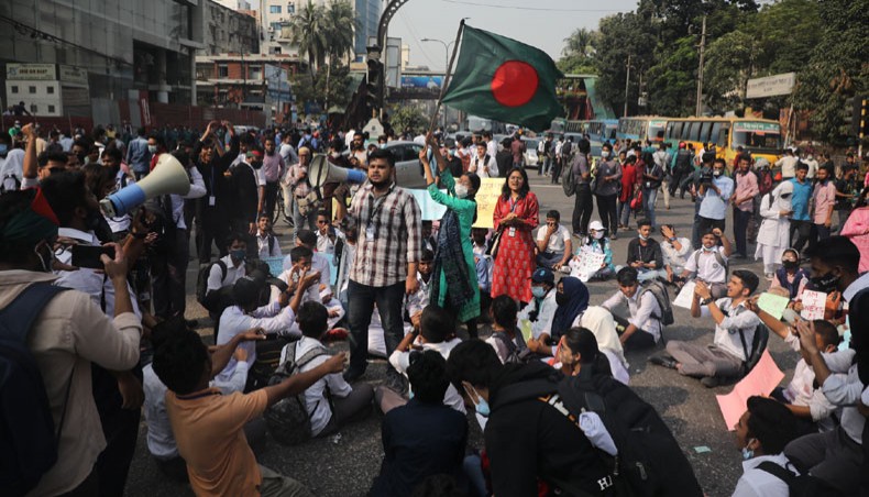 New Age | Student protests for road safety widen in Bangladesh