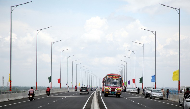 New Age | 20,000 vehicles cross Padma Bridge in 10hrs