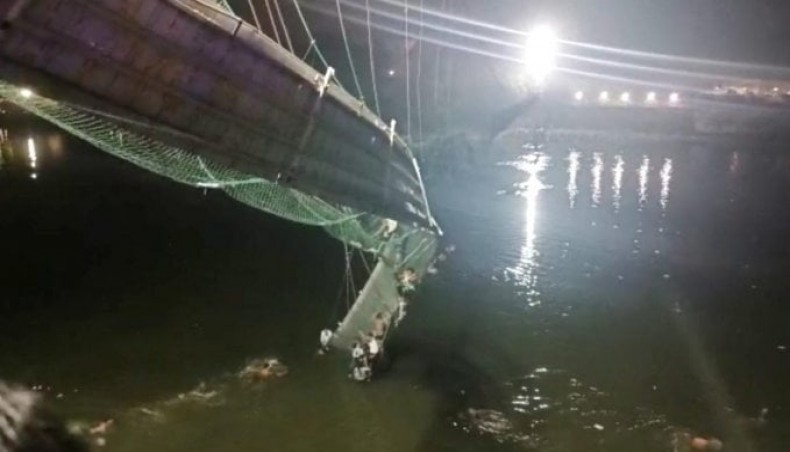 New Age | 75 killed, several injured in Gujrat cable bridge collapse