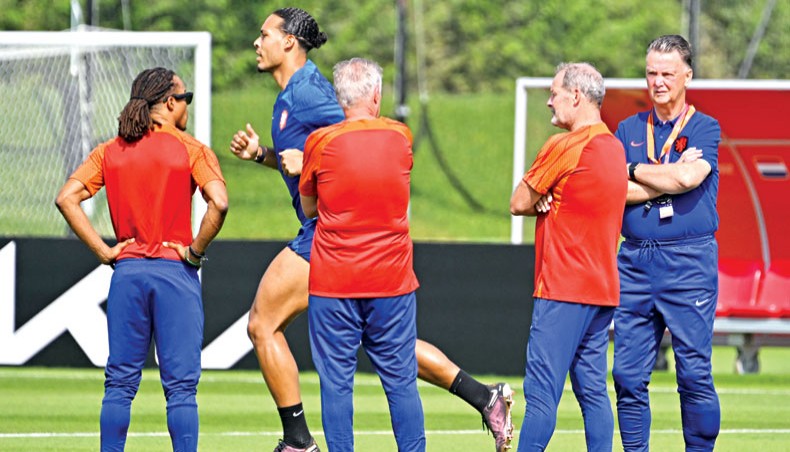 New Age | Van Dijk ‘sad’ for Mane