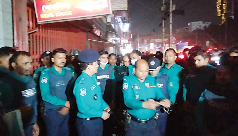 New Age | Police raid Banani hotels