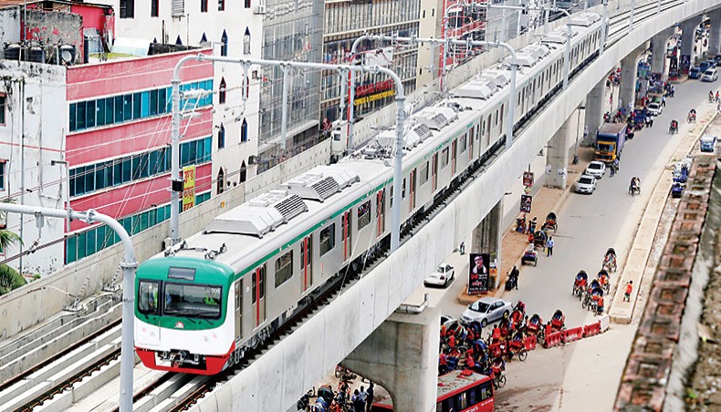 New Age | Metro rail carries 90,000 passengers in first 10 days