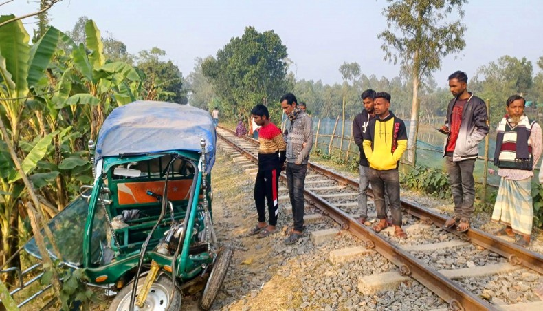 New Age | Three killed as train rams auto-rickshaw in Tangail
