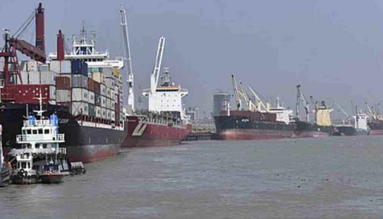 New Age | Fertiliser-laden vessel sinks in Pashur channel of Mongla port