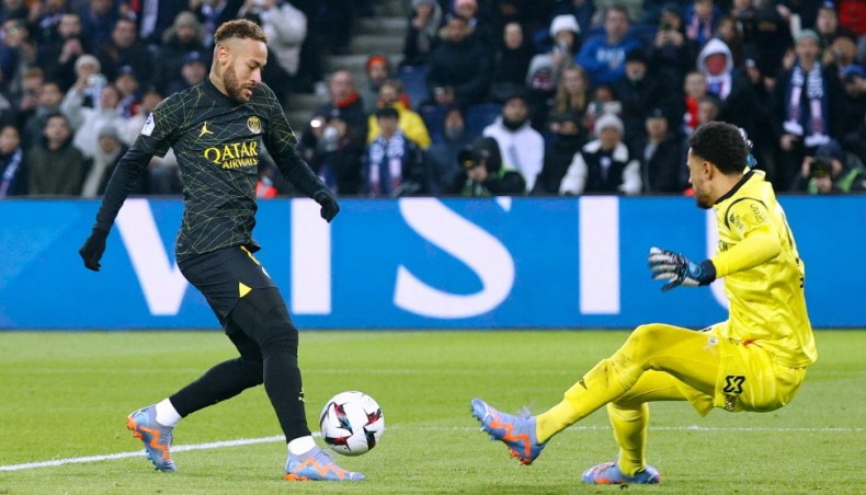 New Age | Ten-man PSG held as dogged Reims strike late