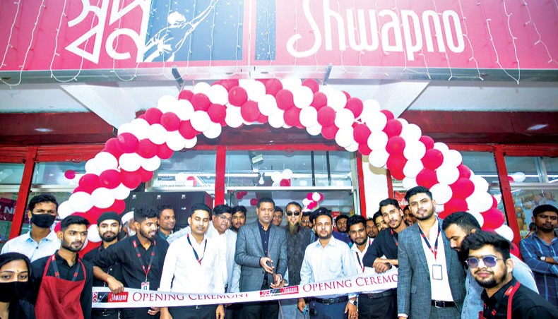 New Age | Shwapno opens new outlet at Feni