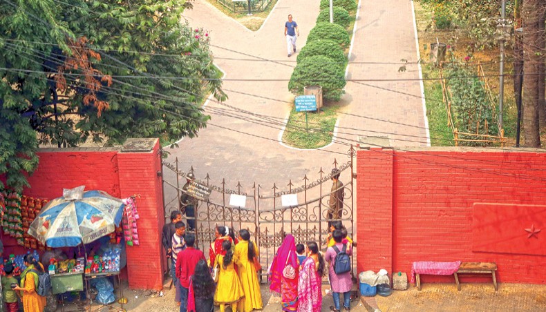 New Age | Only ‘sirs’ can enter Ramna Park from 11am to 2:30pm