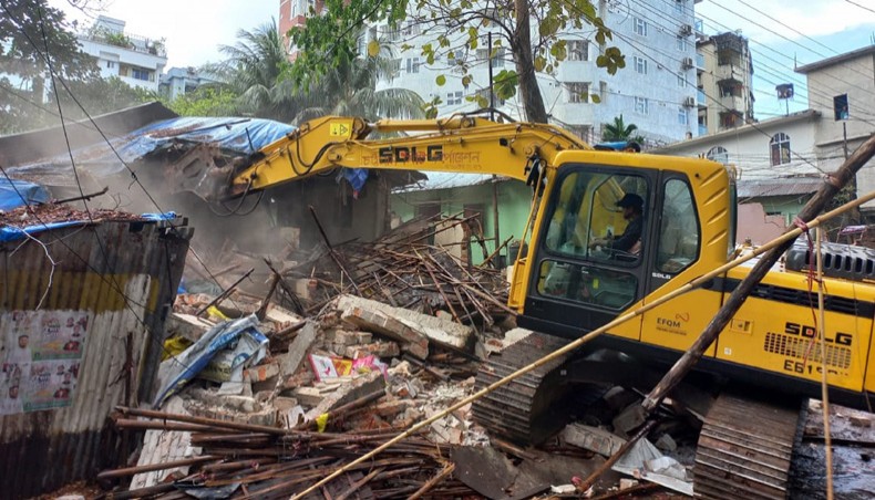 New Age | 300 illegal structures razed for building burn unit in Ctg
