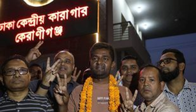 New Age | DSA protests on, Prothom Alo reporter released on bail