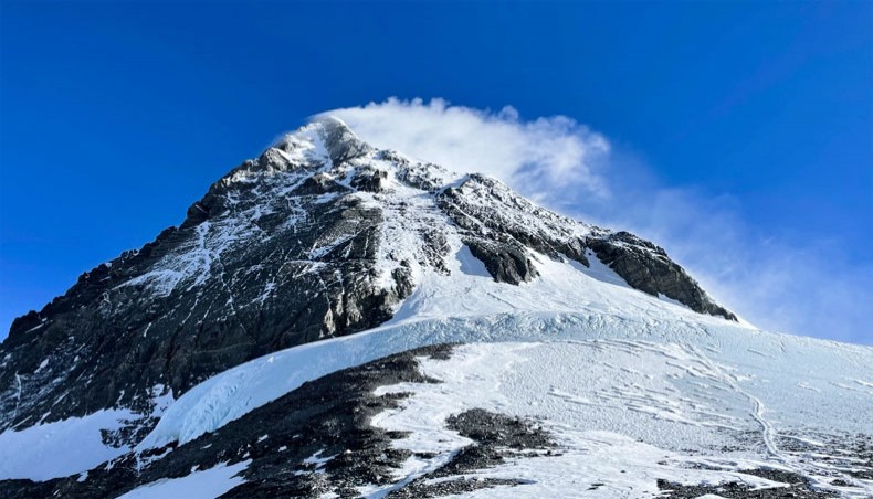 New Age | Nepali mountaineer climbs Everest for 27th time