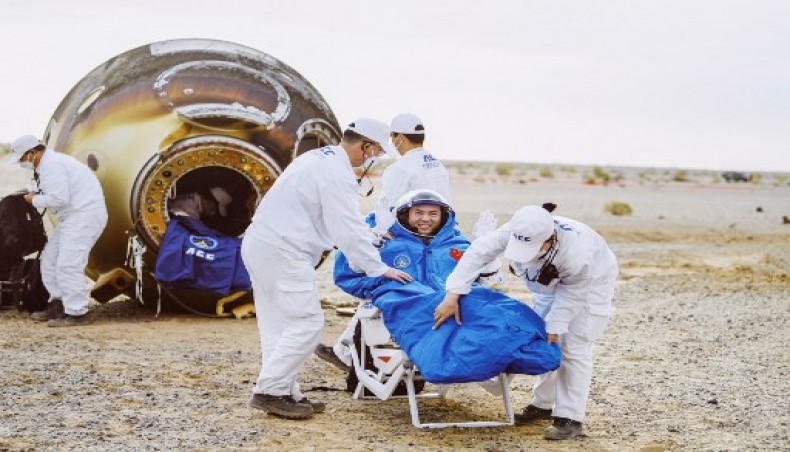 New Age | Three Chinese astronauts return to Earth safely