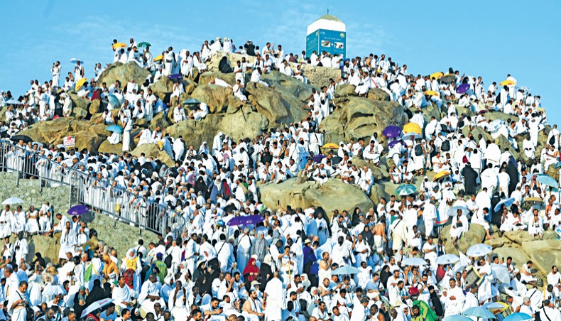 New Age | Pilgrims ascend Mount Arafat in Hajj climax