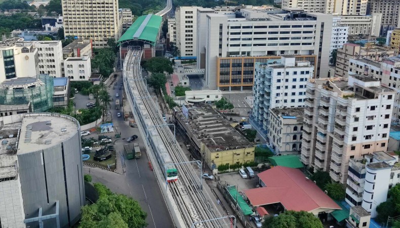New Age | Metro rail begins test run on Agargaon-Motijheel route