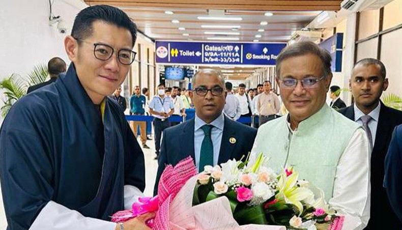 New Age | Bhutanese King Wangchuck makes brief stopover in Dhaka New Age | Bhutanese King Wangchuck makes brief stopover in Dhaka