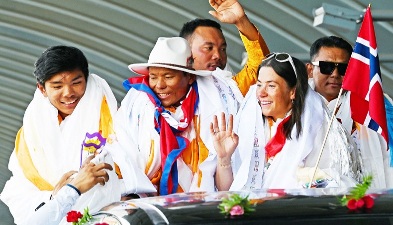 New Age | 14 peaks record climbers get heroes’ welcome in Nepal