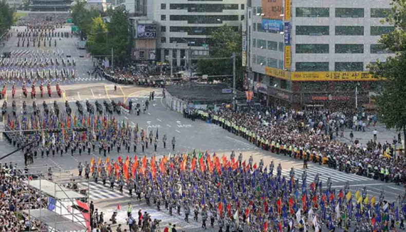 New Age | S Korea stages first military parade in a decade