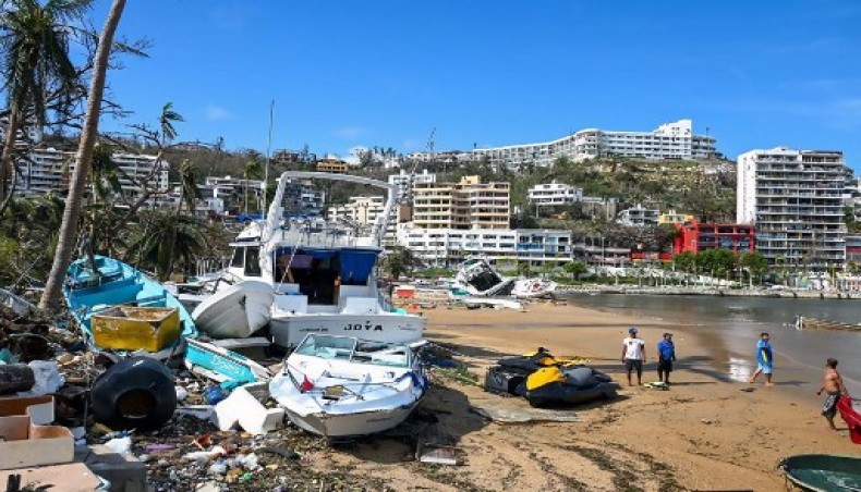 New Age | Hurricane causes 27 deaths, severe damage in Acapulco of Mexico