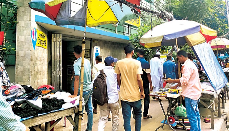 New Age | Inadequate public toilets add to health risks for city people