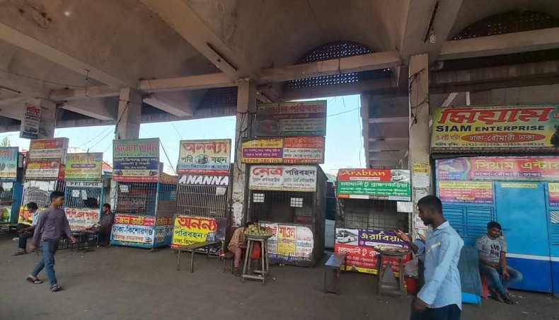 New Age | Dhaka bus terminals wear deserted look on 2nd day of blockade