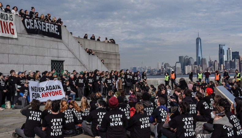New Age | US Jewish activists occupy Statue of Liberty to demand Gaza ...