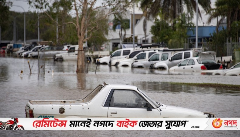 Hundreds Evacuated As Flash Floods Swamp Northeastern Australia