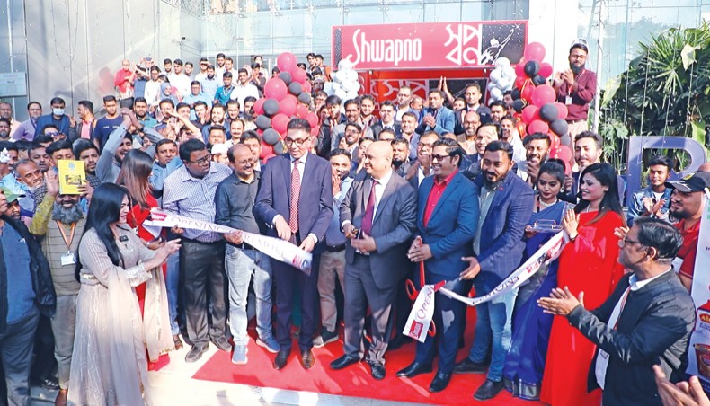 New Age | Shwapno launches new outlet at Bashundhara