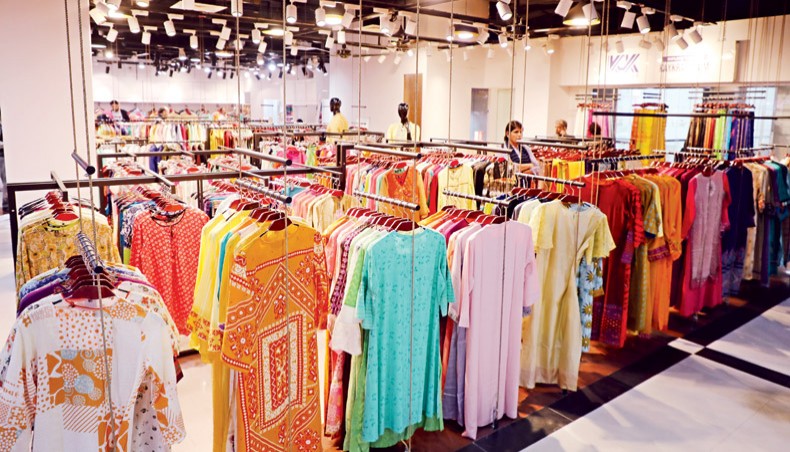 New Age | Deshi Dosh launches new outlet at Bashundhara City