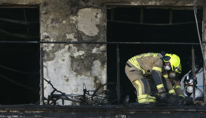 New Age | Apartment fire kills at least 10 in Spain