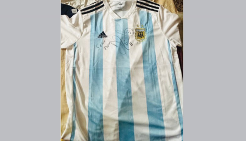 New Age | Di Maria sends signed Argentine jersey for sports minister