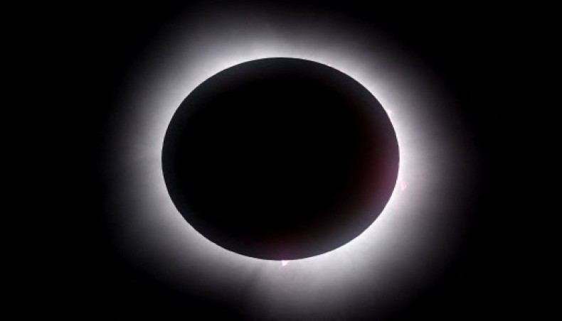 New Age | Total eclipse leaves North Americans spellbound